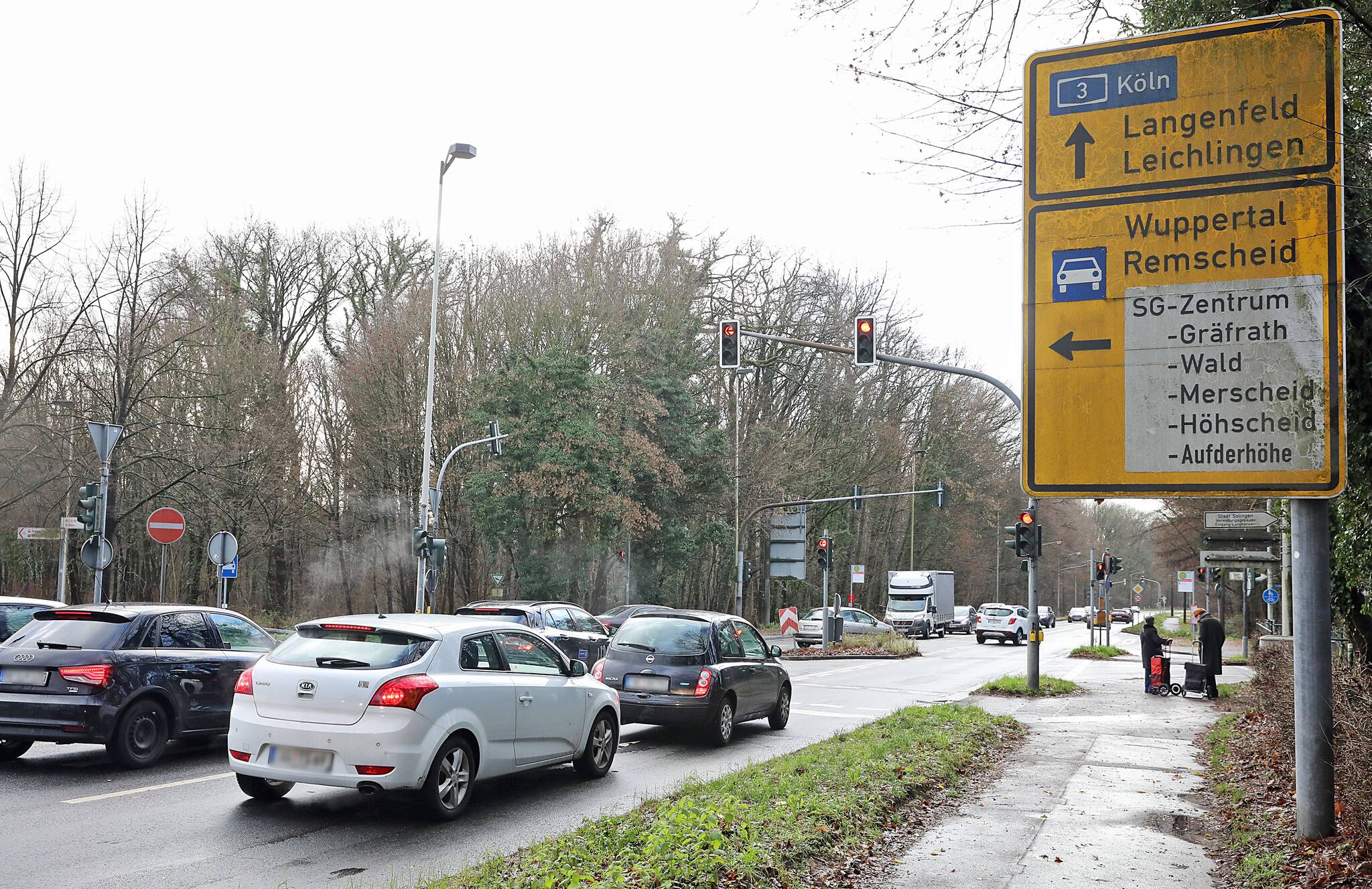 Solingen: Aktuelle Stau-Warnungen und Unfall-Meldungen in der Region ...