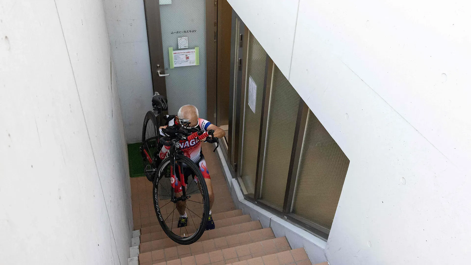 85-jarige deelnemer Ironman: niemand gelooft het. Foto's van Hiromu Inada