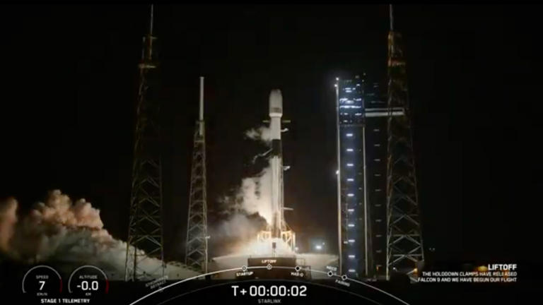 SpaceX lofts 24 Starlink satellites in midnight launch from Florida (video) SpaceX lofts 24 Starlink satellites in midnight launch from Florida (video)