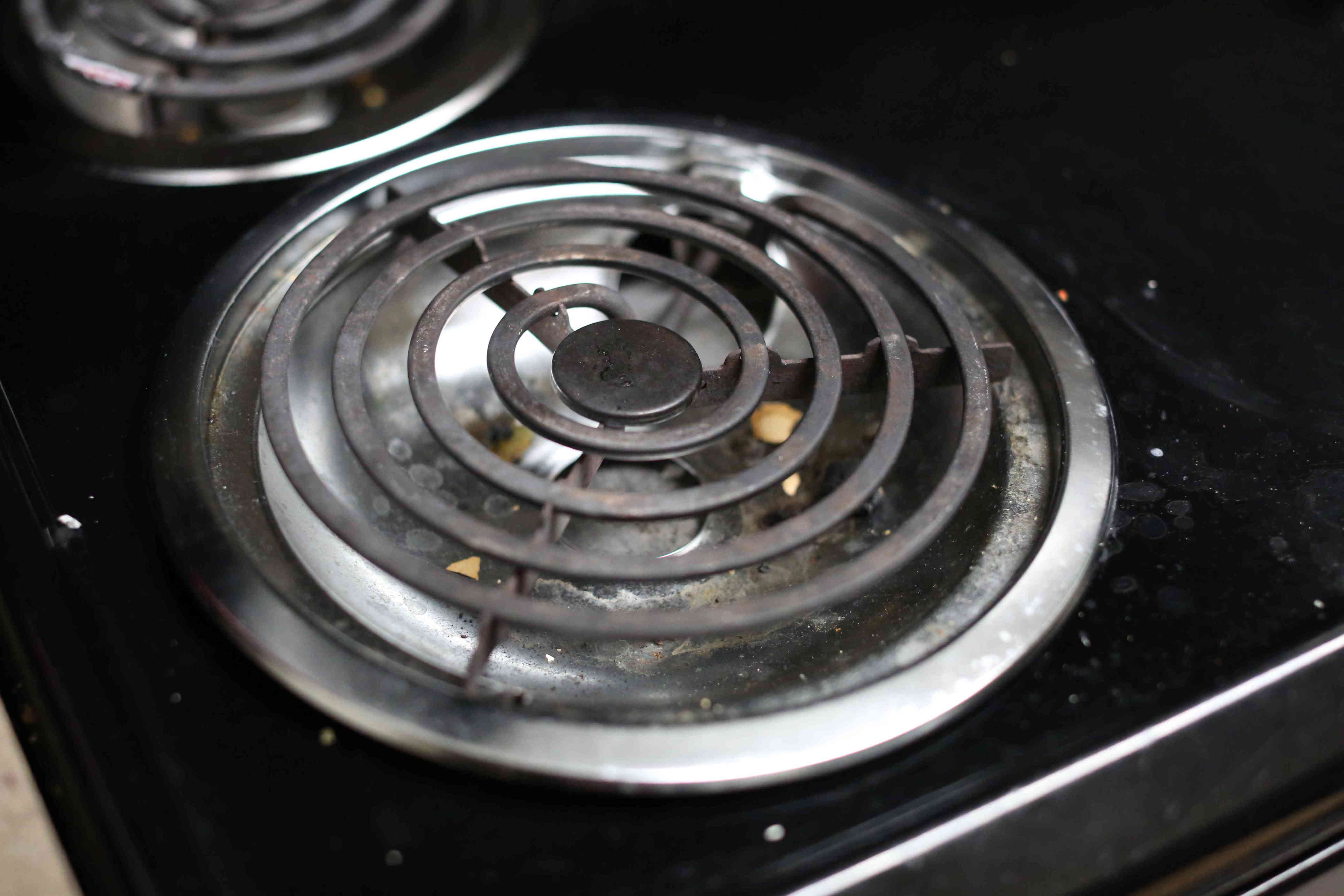 How To Clean Stove Drip Pans So They Look Brand New
