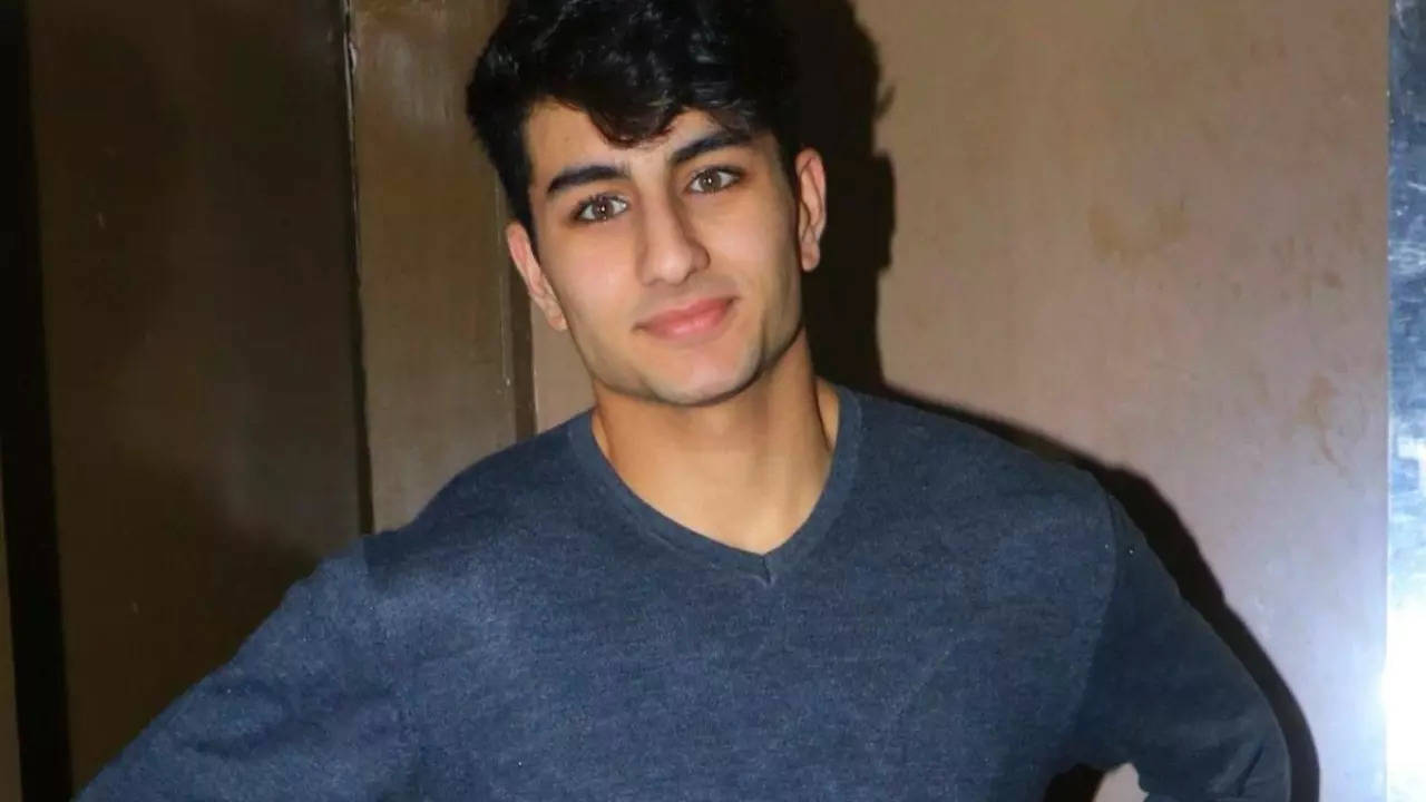 Ibrahim Ali Khan's gym bag sparks curiosity with bizarre items Ibrahim Ali Khan's gym bag sparks curiosity with bizarre items