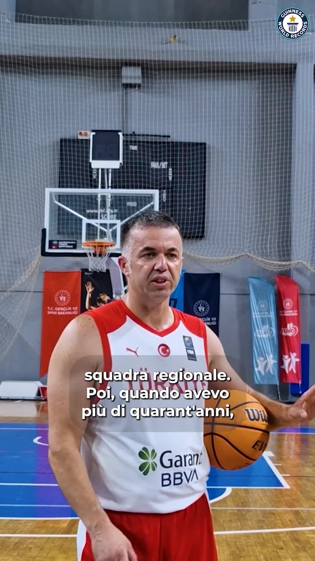 Osman Gürcü stabilisce il guinness dei primati per il tiro a canestro ...