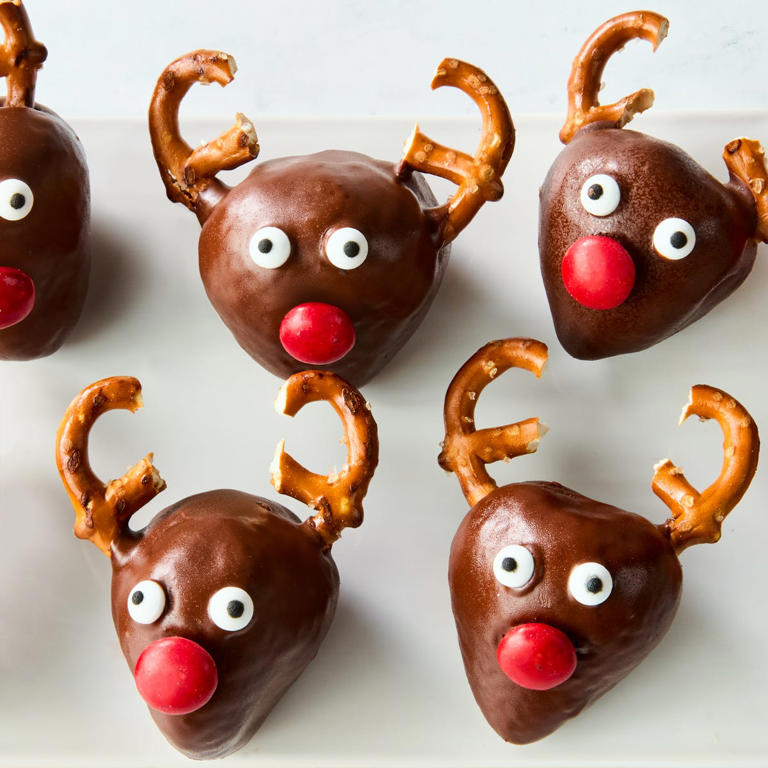 Our Reindeer Berry Snacks Are The Perfect Way To Sleigh The Holidays