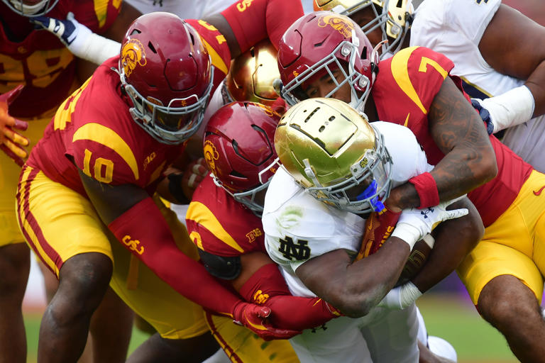 Report: Jeremiyah Love (knee) out for rest of Notre Dame-USC football game