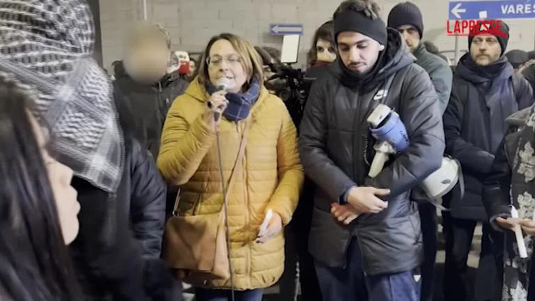 Milano, Rozza (Pd) contestata al corteo per Ramy al Corvetto Milano, Rozza (Pd) contestata al corteo per Ramy al Corvetto