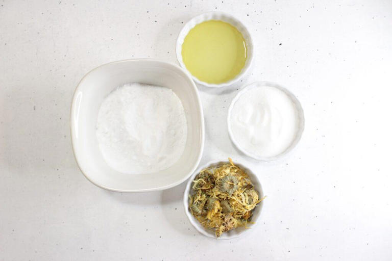 4-Ingredient DIY Calendula Bath Salts Recipe