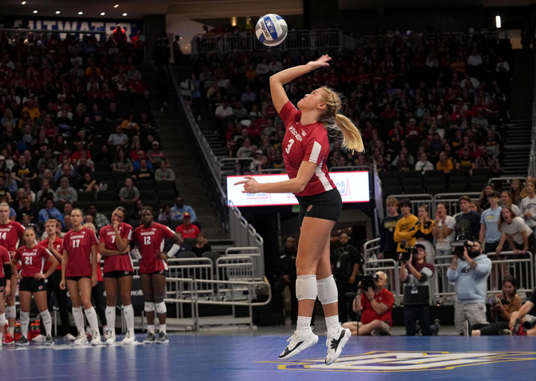 Wisconsin volleyball blocks distractions, Michigan State to score ...