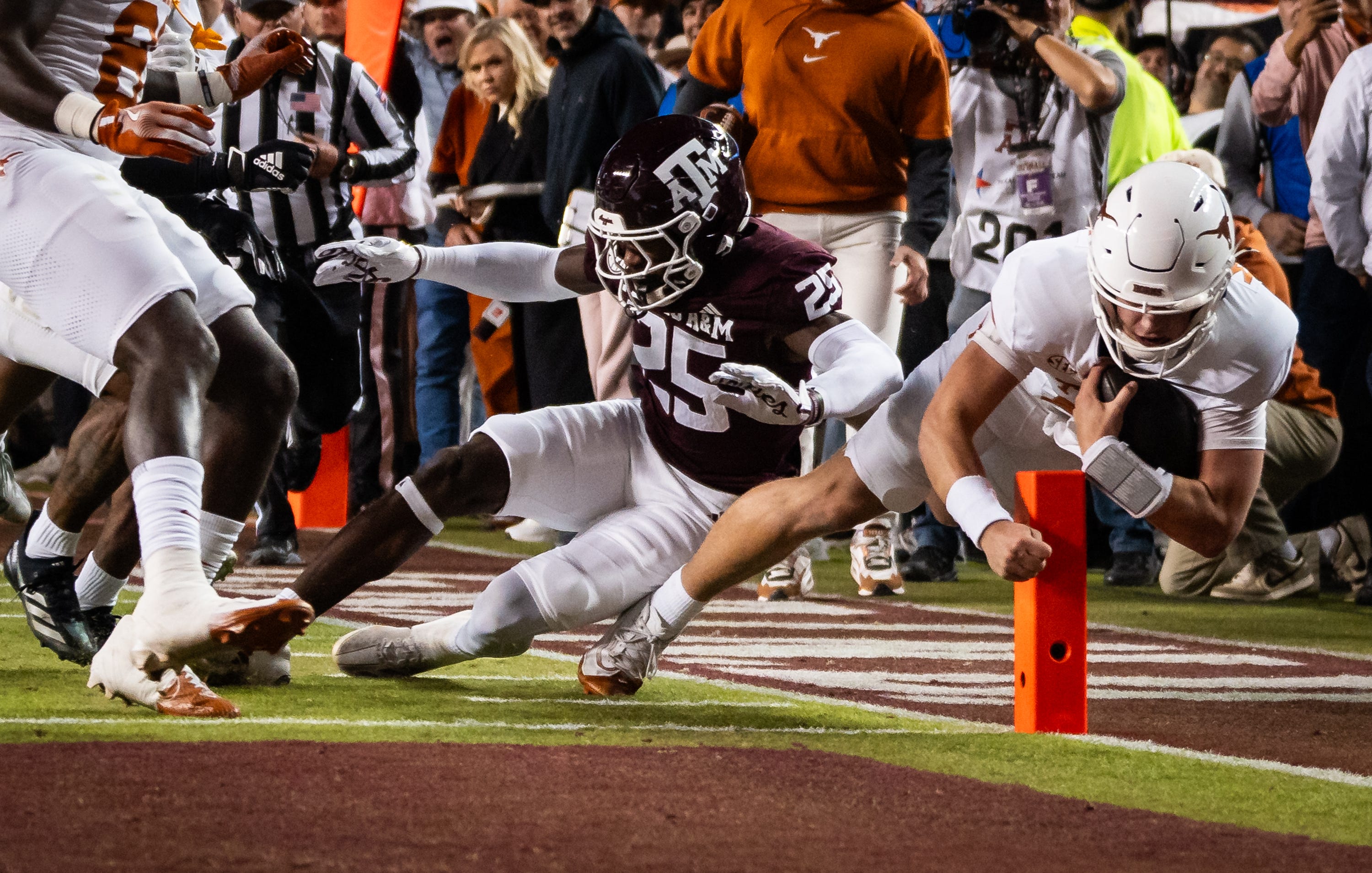 Texas vs Texas A&M: Arch Manning scores early touchdown against Aggies