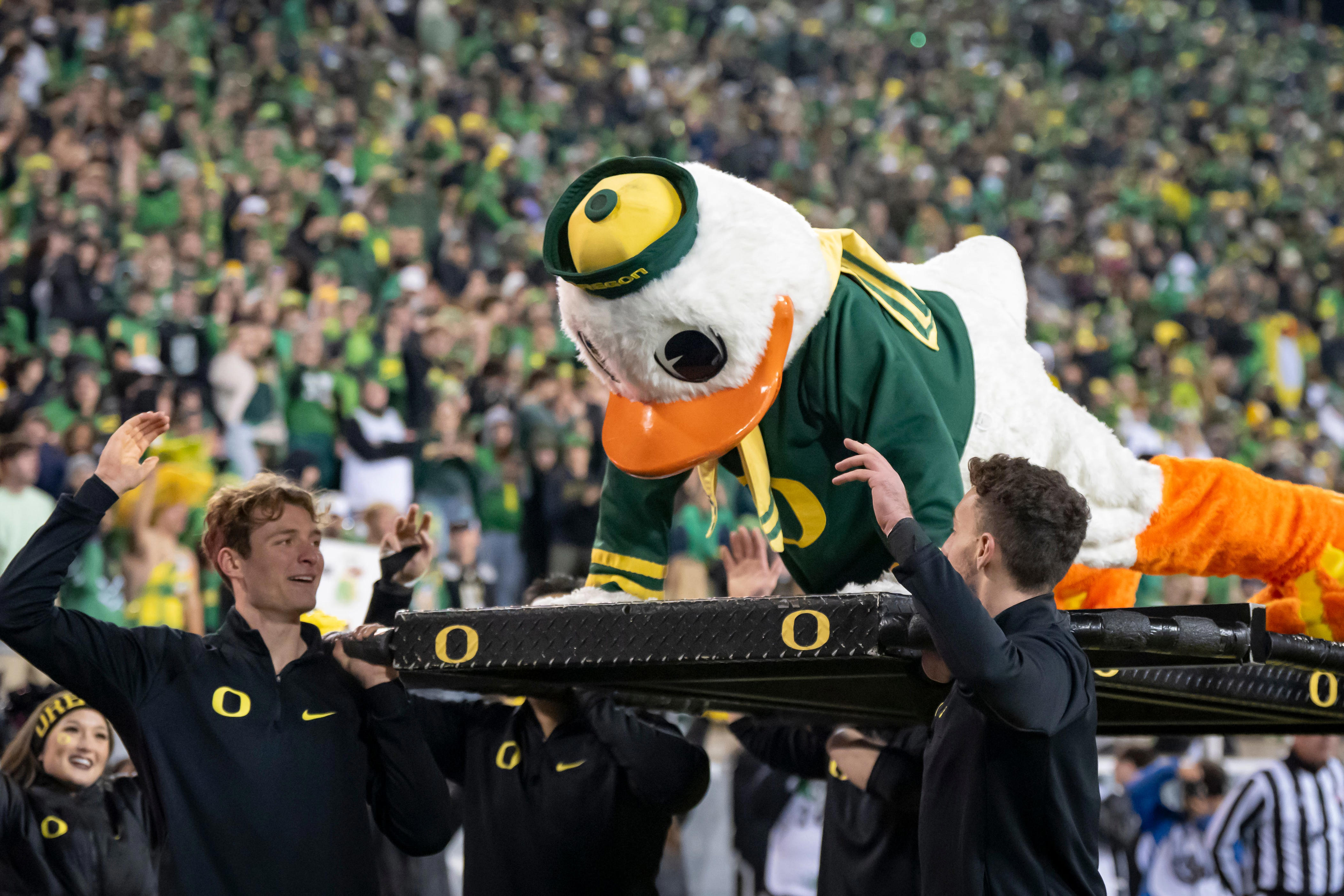 Oregon football transfer portal tracker 2024-25: Who's in and out for ...