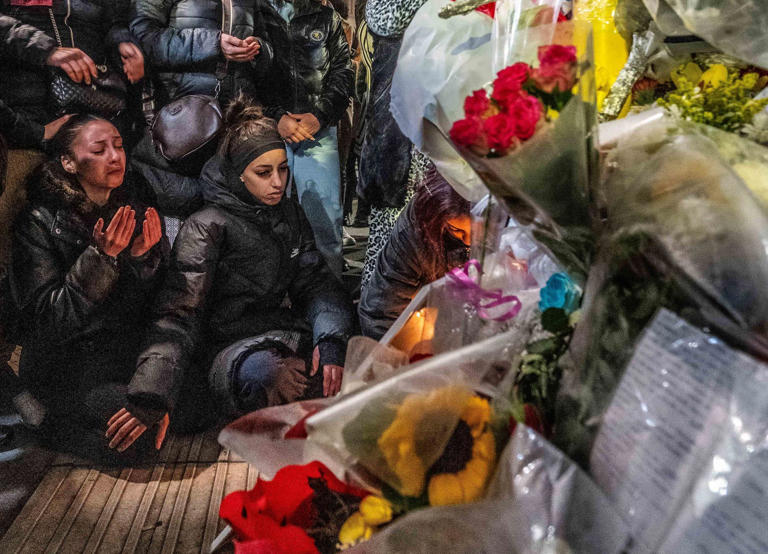 Il corteo al Corvetto. In 500 per Ramy e Fares. Le lacrime di Neda. Poi ... Il corteo al Corvetto. In 500 per Ramy e Fares. Le lacrime di Neda. Poi ...