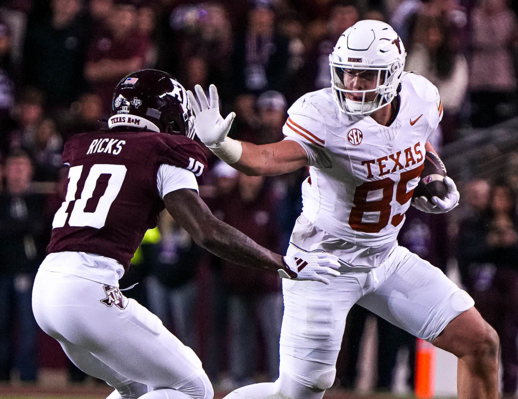 Former Texas Star Meets With Super Bowl Champions at NFL Combine