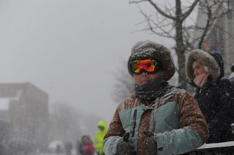 Josh Allen injury update: Bills QB hurts right throwing hand against ...