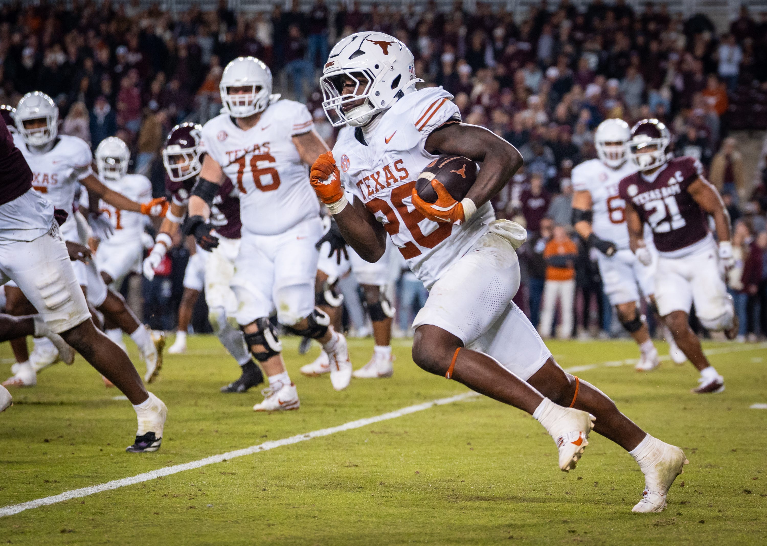 Why Quintrevion Wisner's emergence could alter Texas football's ...