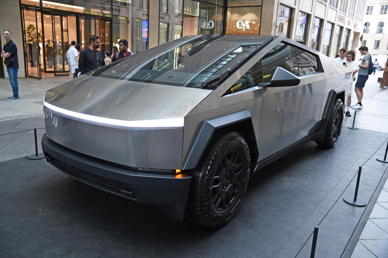 Tesla cofounder says humanity is underperforming and could stand to ...