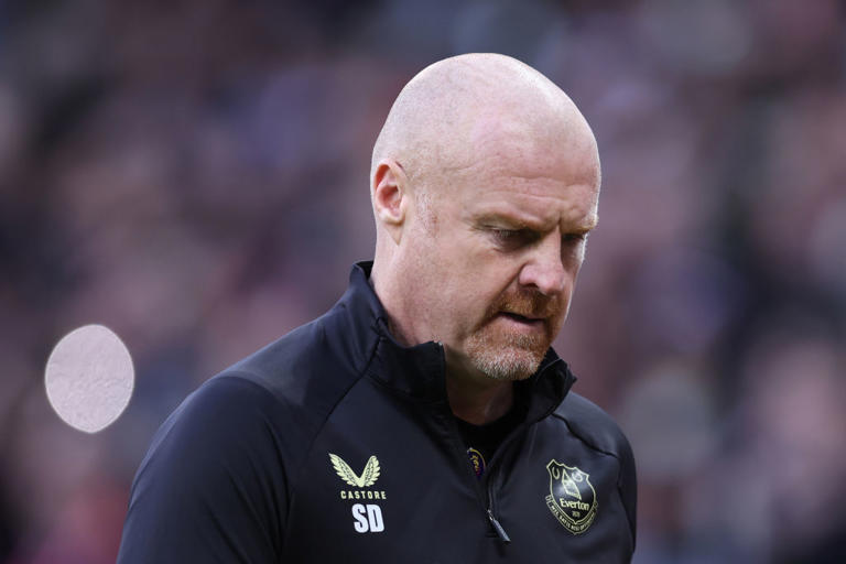 Sean Dyche stunned by Everton 'madness' in Manchester United thrashing Sean Dyche stunned by Everton 'madness' in Manchester United thrashing