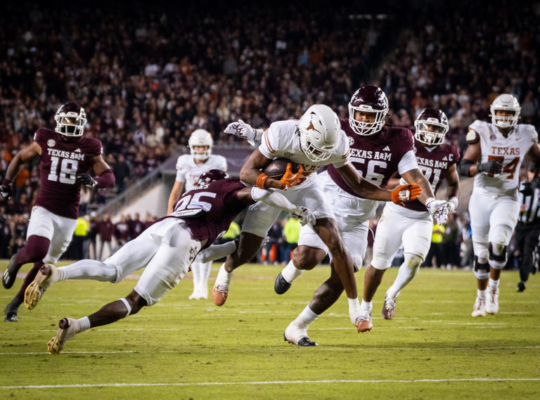Updating Texas A&M rankings in college polls after Aggies loss to Longhorns