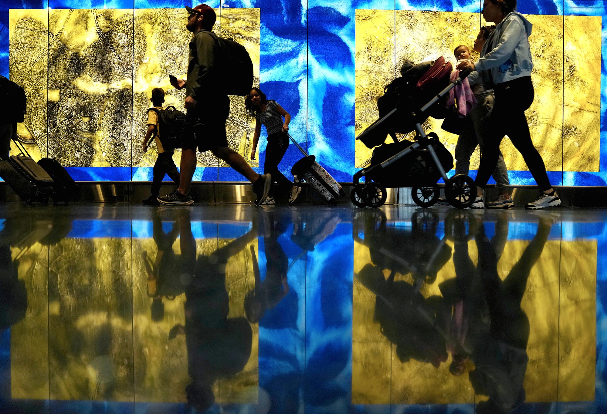 Ground stop ordered at Phoenix Sky Harbor. What travelers should know
