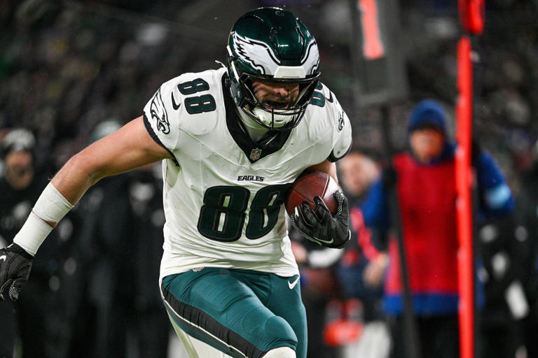 Dallas Goedert injury: Eagles star TE out vs Chiefs: This receiver can ...