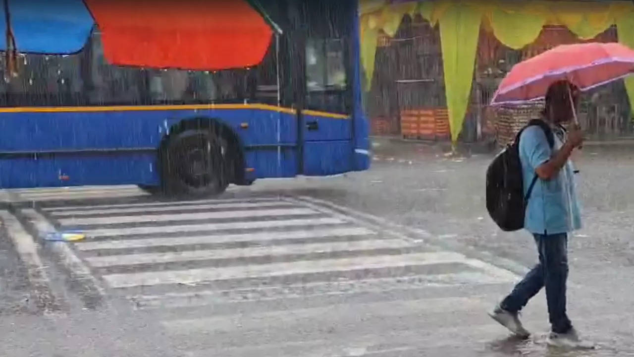 IMD issues red alert for several districts in Kerala, heavy rainfall ... IMD issues red alert for several districts in Kerala, heavy rainfall ...