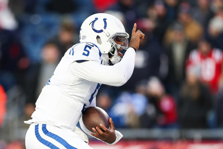 Anthony Richardson sidelined after aggravating AC joint in right shoulder