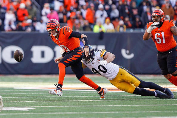 Williams: Should Cincinnati Bengals QB Joe Burrow continue to play and risk injury?