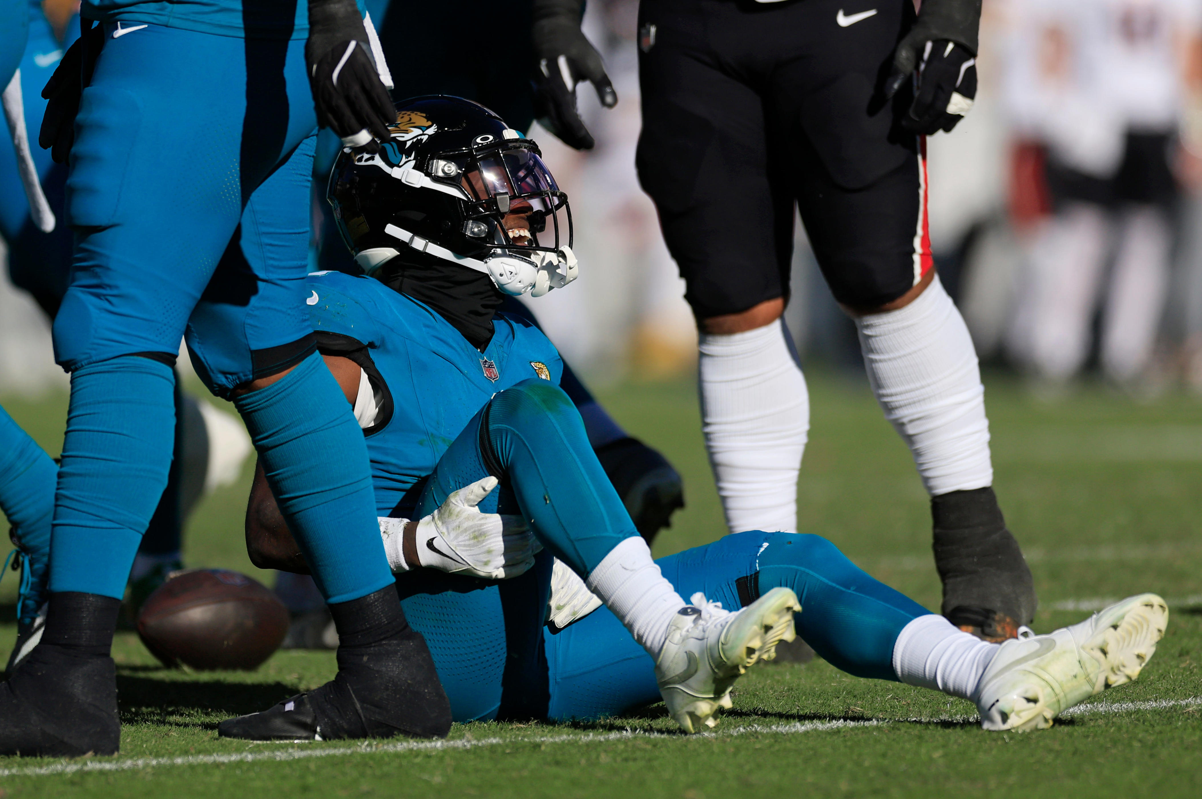 Jacksonville Jaguars' Darnell Savage leaves game, being evaluated for ...