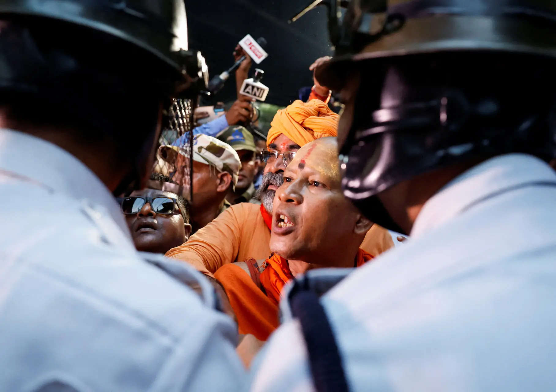 Monks protest at Indo-Bangla border over release of Hindu spiritual leader Monks protest at Indo-Bangla border over release of Hindu spiritual leader