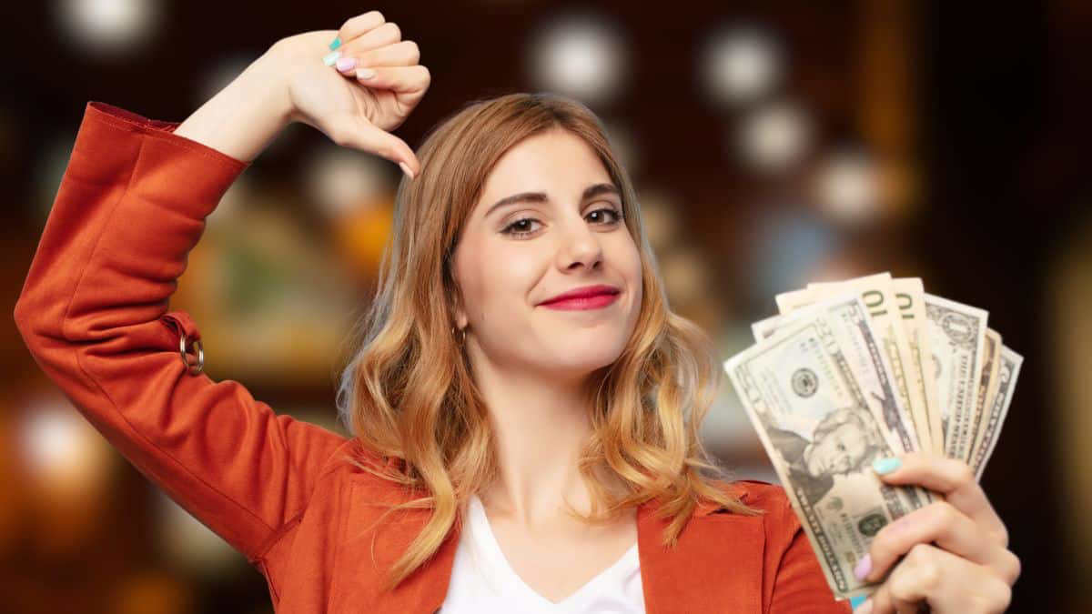 10 Creative Ways to Earn Extra Cash Fast 10 Creative Ways to Earn Extra Cash Fast