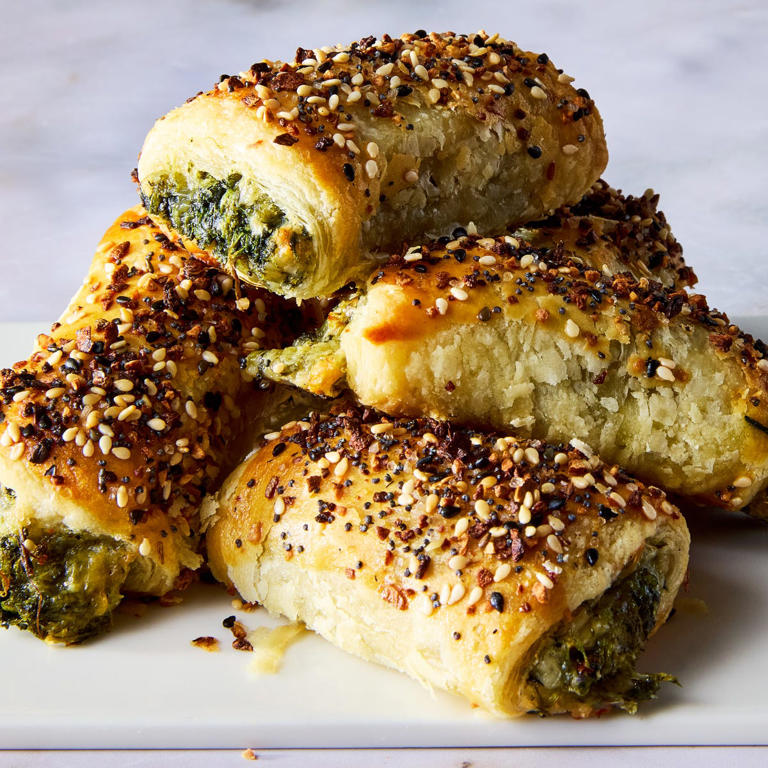 Cheesy Spinach Dip Rolls Are The Ultimate Puff Pastry Wrapped App