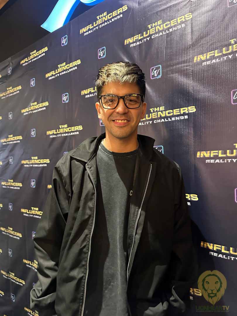 Mark Herras stages dance performance at a male entertainment bar