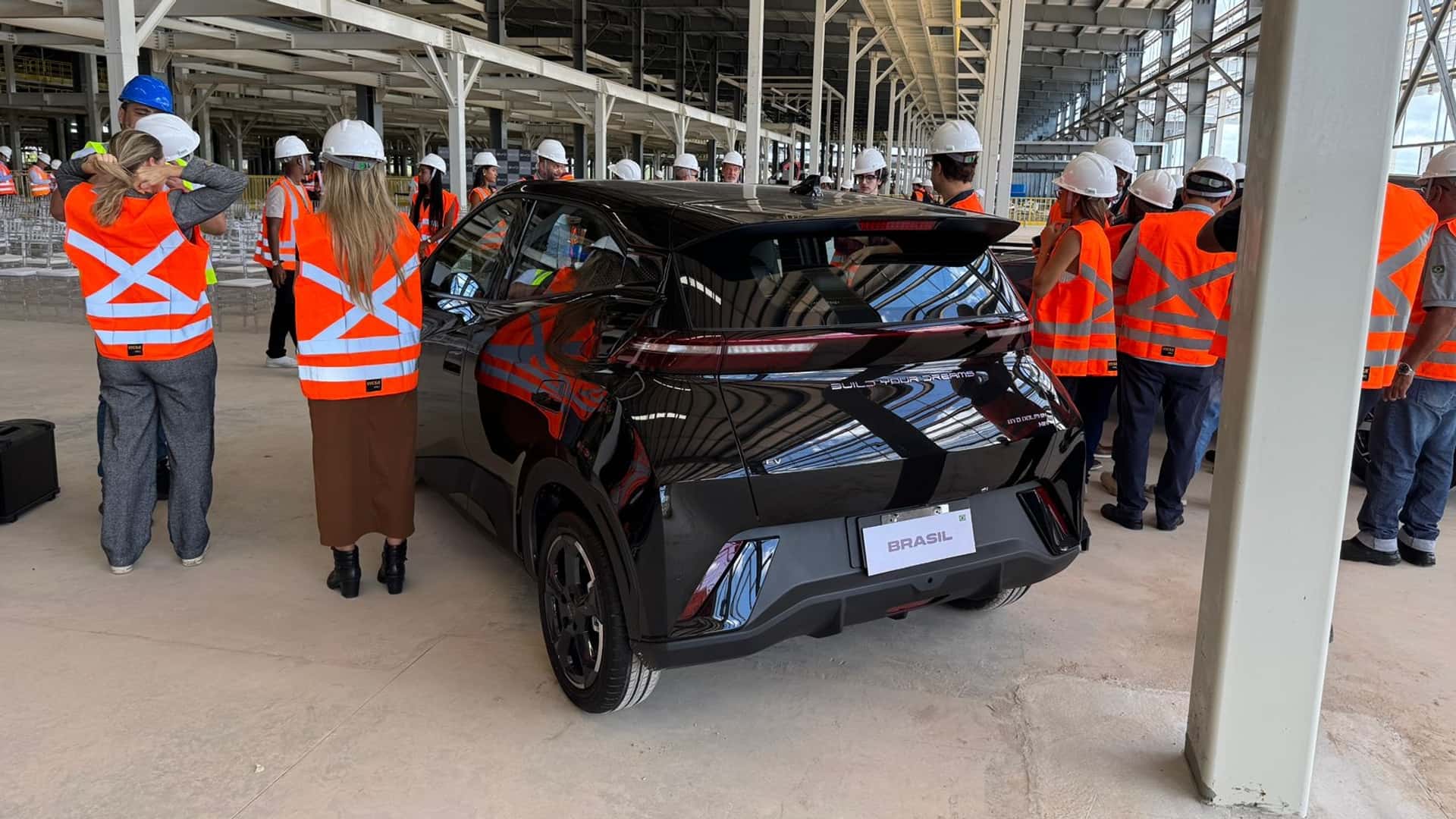 BYD se pronuncia após denúncia do MPT e mantém cronograma da fábrica