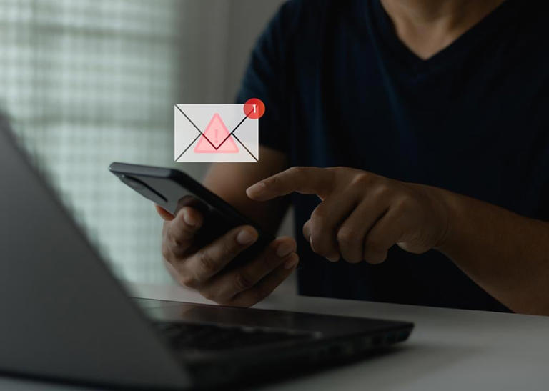 6 surefire signs that a text message is a scam