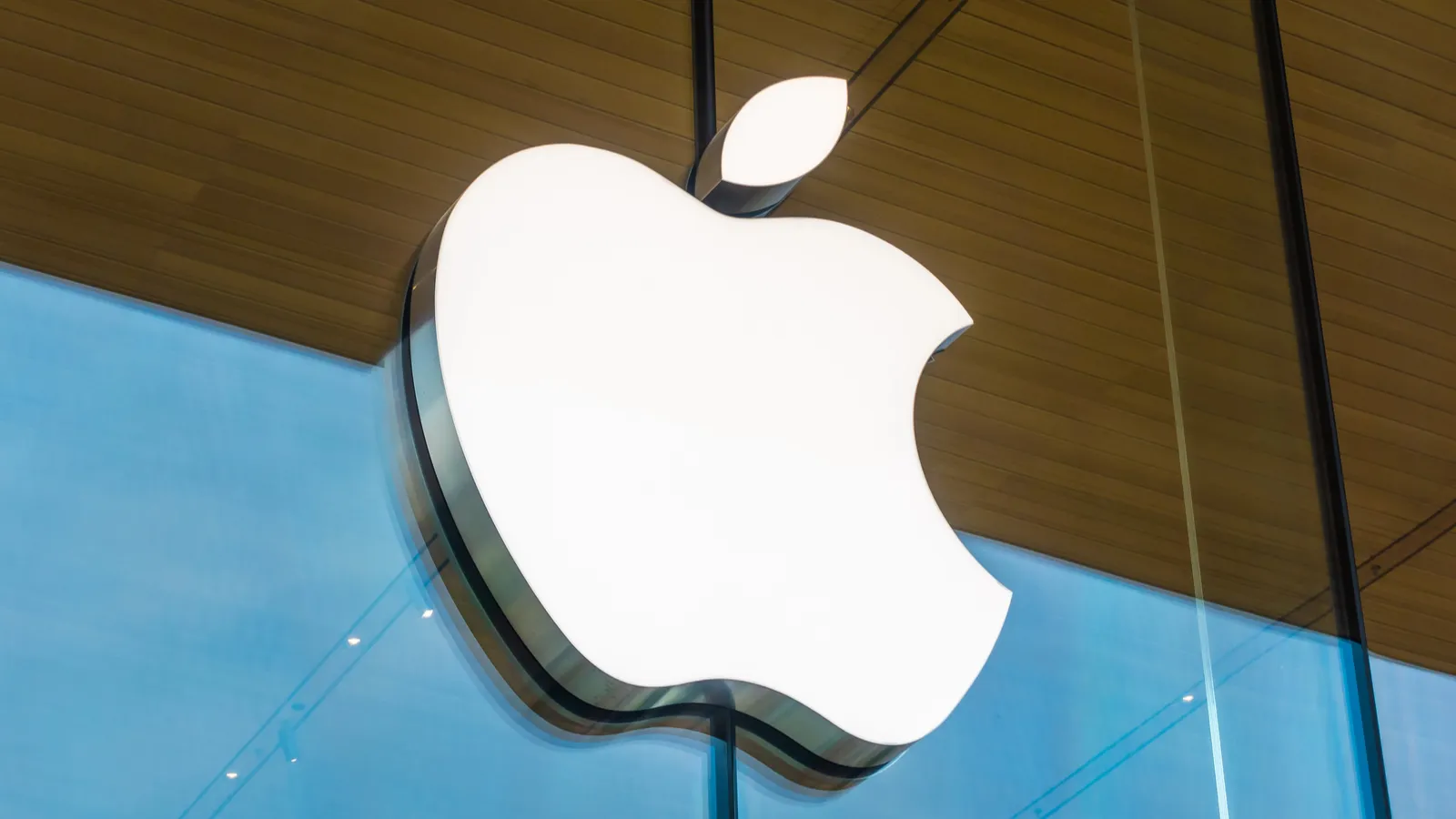 Apple Pushes Back iPhone SE Debut