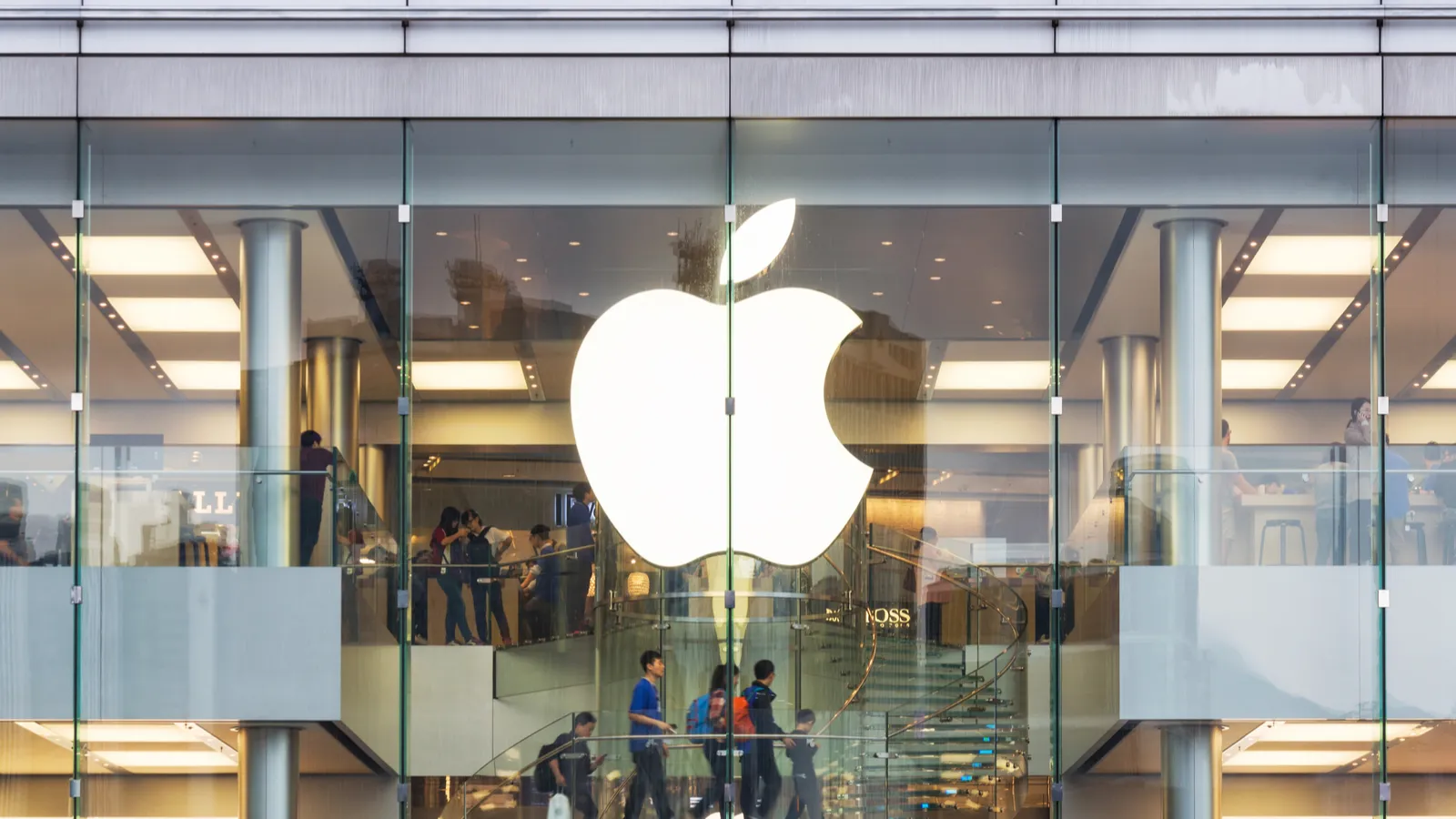 Apple’s AI Rollout Delay Sparks Concerns