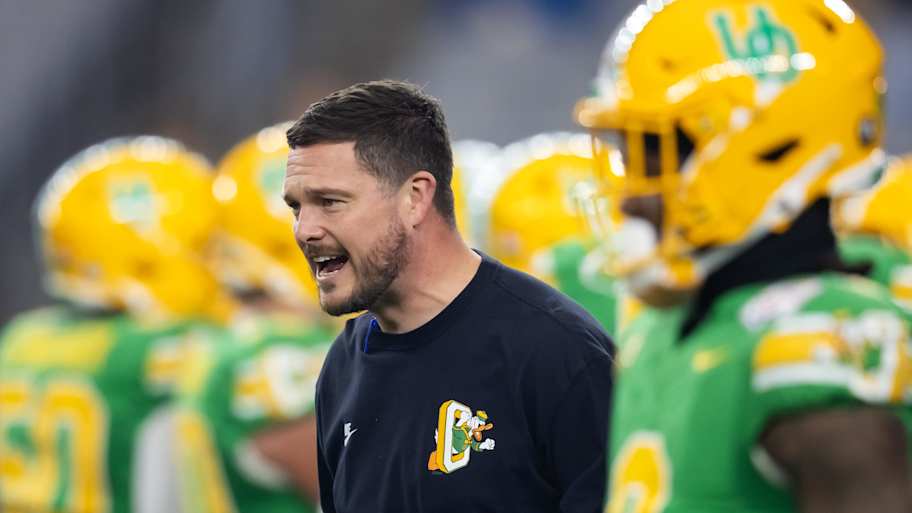 Oregon Ducks' Dan Lanning Makes History: Wins Stallings Award For ...