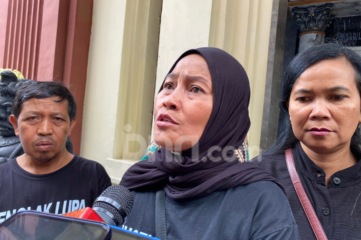 Keluarga Korban Tragedi Kanjuruhan Tagih Janji Jokowi, Anggap Omong Kosong Keluarga Korban Tragedi Kanjuruhan Tagih Janji Jokowi, Anggap Omong Kosong