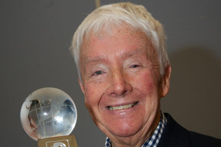 Glowing tributes pour in for former Renfrewshire provost John McDowall Glowing tributes pour in for former Renfrewshire provost John McDowall