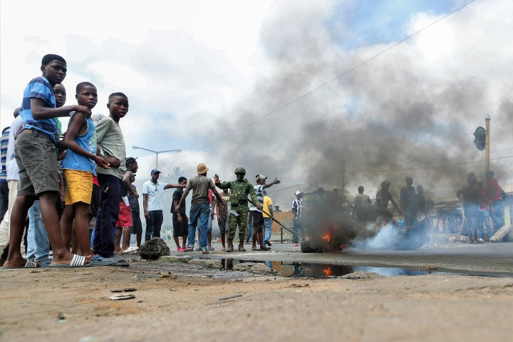 Pelo menos 110 mortos nas manifestações em Moçambique desde 21 de outubro Pelo menos 110 mortos nas manifestações em Moçambique desde 21 de outubro