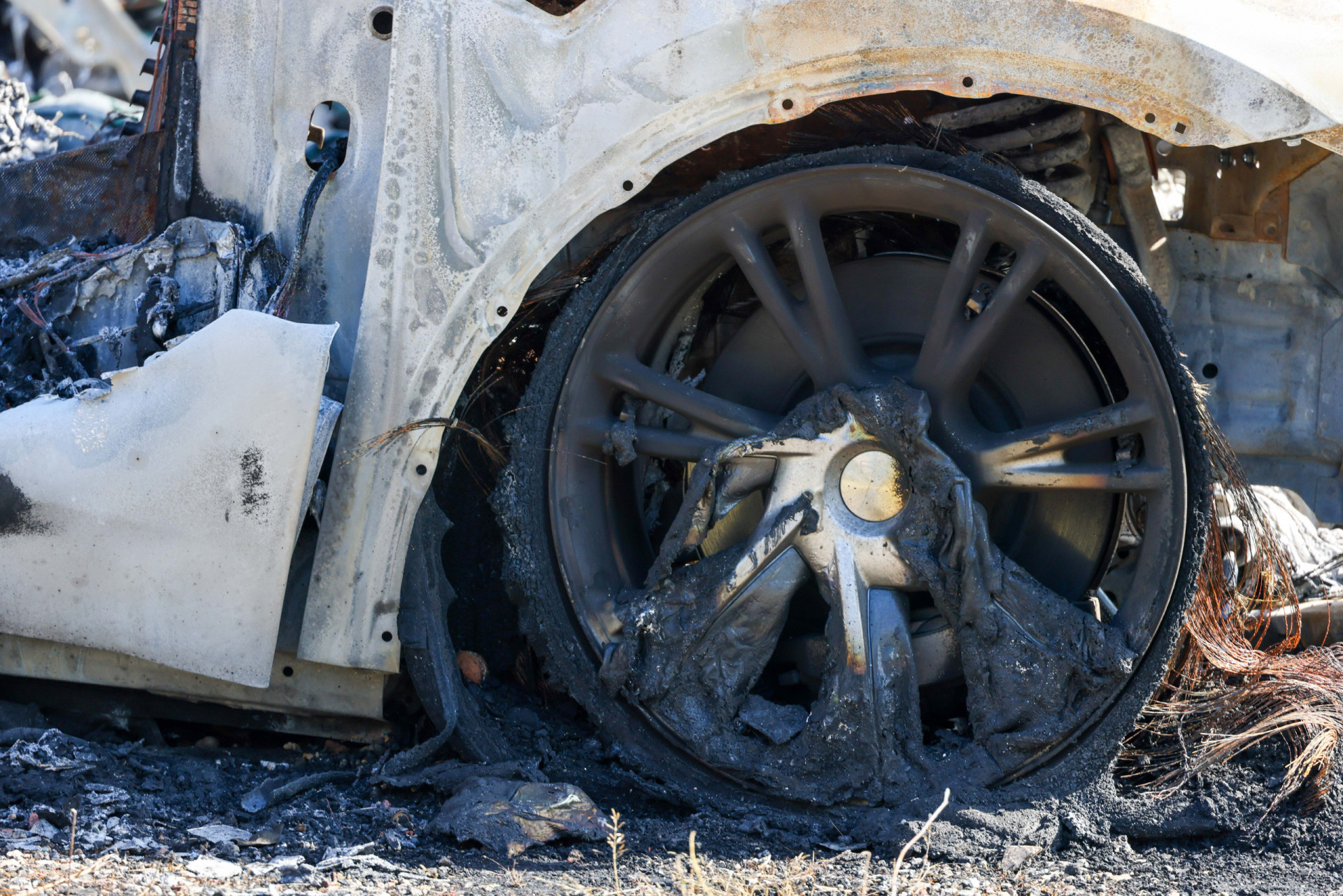 In what situations can electric cars catch fire?