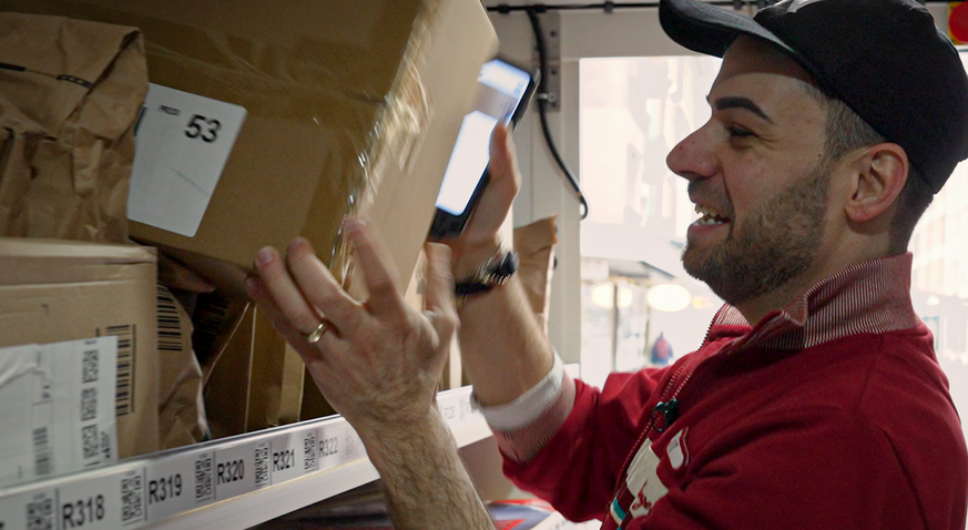 «230 Mal rein und raus» – Mit dem Paketboten unterwegs im Dauerstress