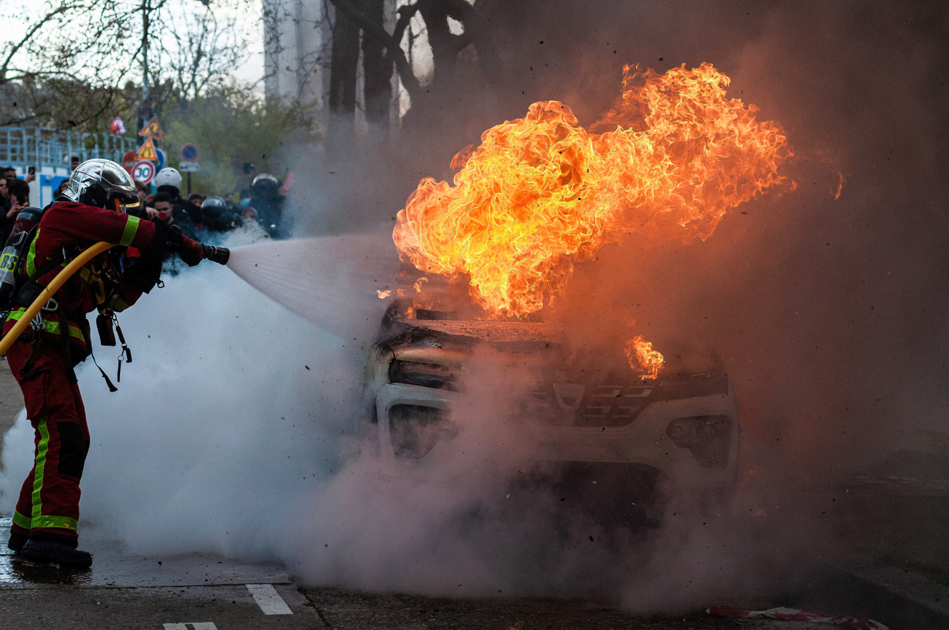 In what situations can electric cars catch fire?