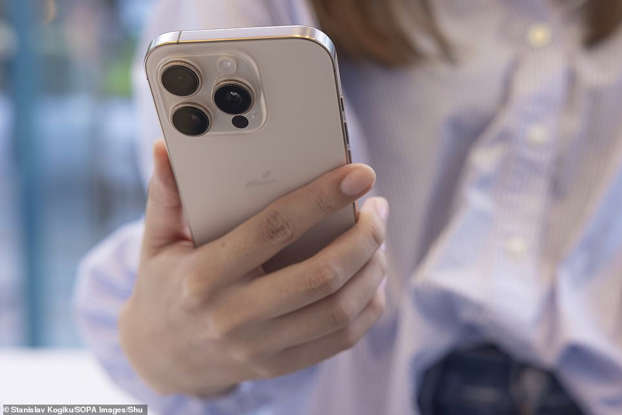 Urgent warning to iPhone users over bug that lets hackers steal data Urgent warning to iPhone users over bug that lets hackers steal data