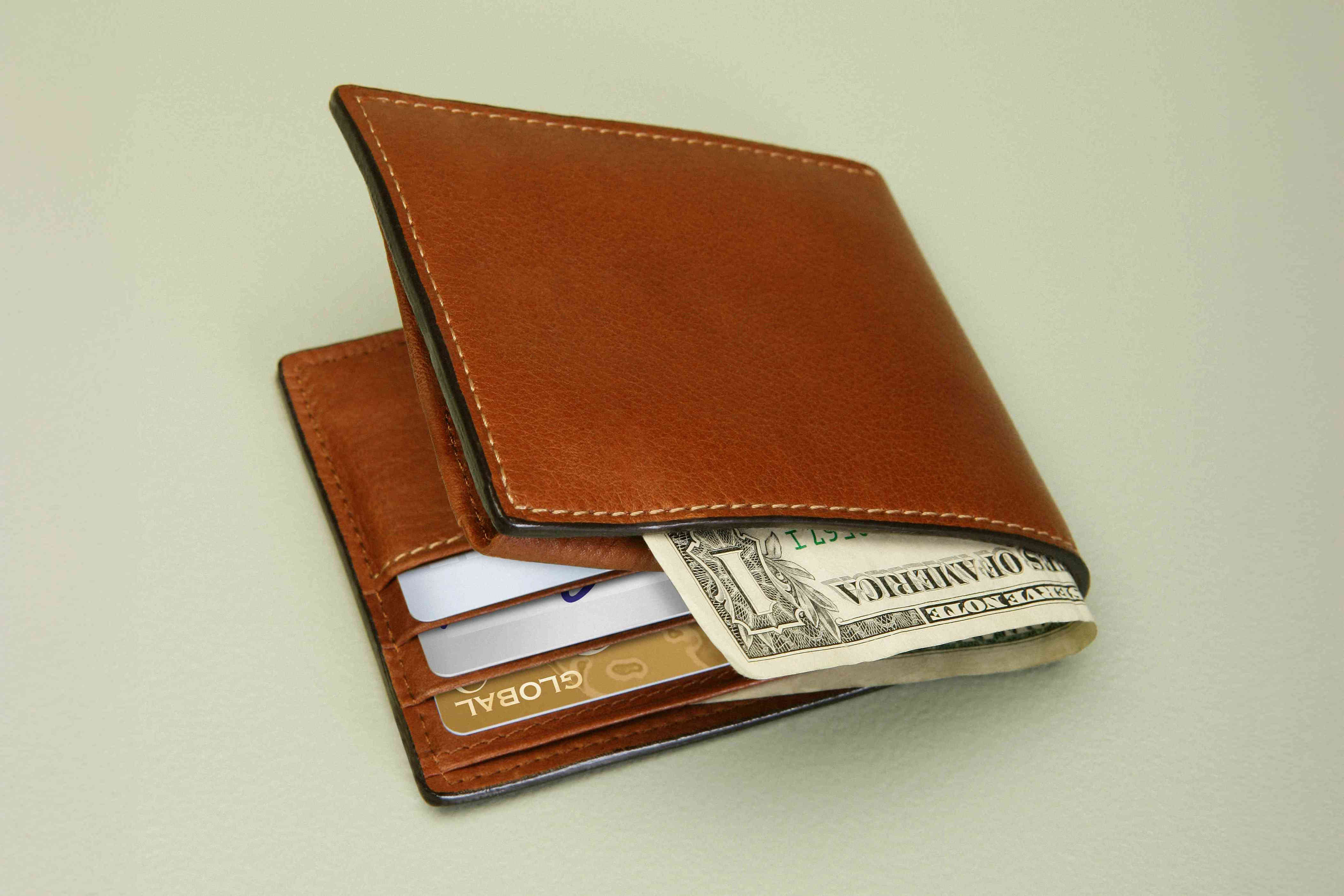 6 Things You Should Never Carry in Your Wallet