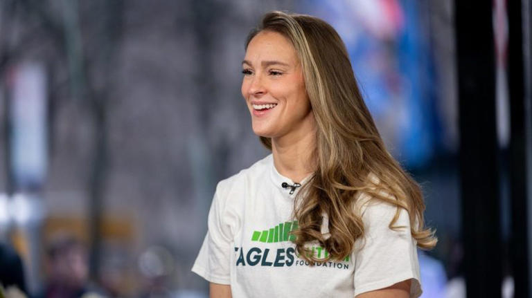 Kylie Kelce dethrones Joe Rogan on podcast charts as her debut episode ... Kylie Kelce dethrones Joe Rogan on podcast charts as her debut episode ...