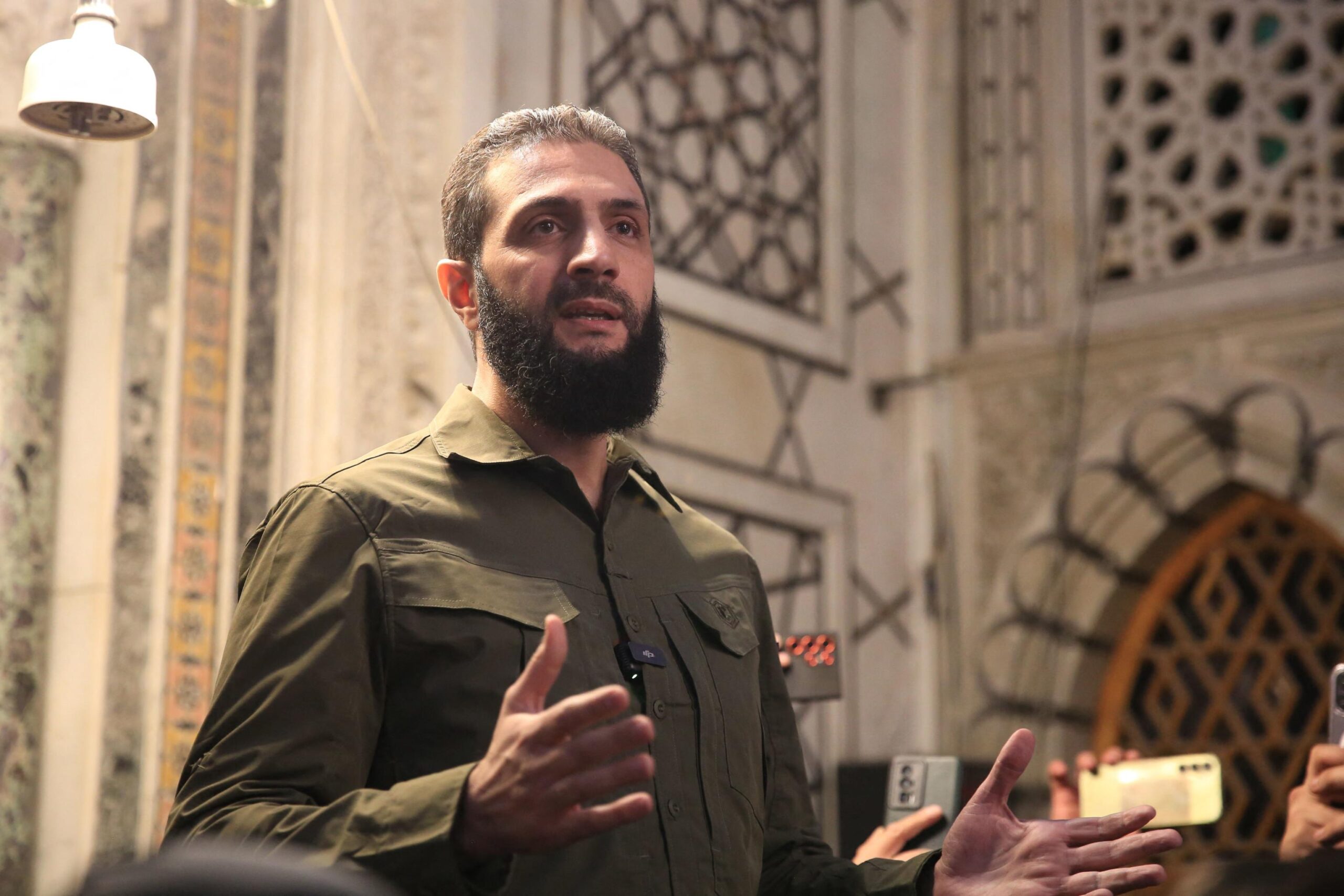 Il leader di Hayat Tahrir al Sham, Abu Mohammed al Jolani: "Il mondo ...