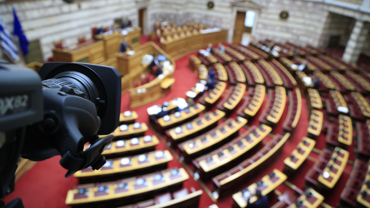 Βουλή: 11 βουλευτές της ΝΔ κατέθεσαν ερώτημα στη Βουλή για αγορές ...