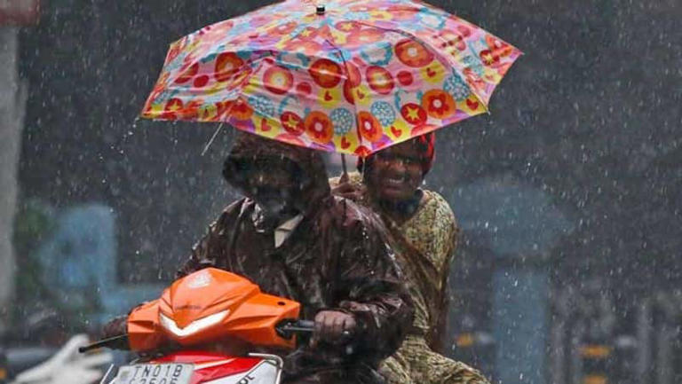 Tamil Nadu Weather: IMD issues heavy rain alert in 6 districts owing to low-pressure system in ...
