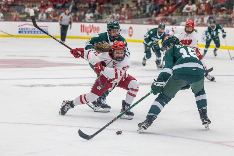 Wisconsin men's and women's hockey teams set to play outdoors at ...