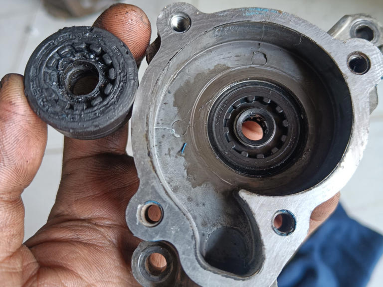 Bikin Oli Jadi Kopi Susu, Biaya Ganti Sil Water Pump Yamaha NMAX