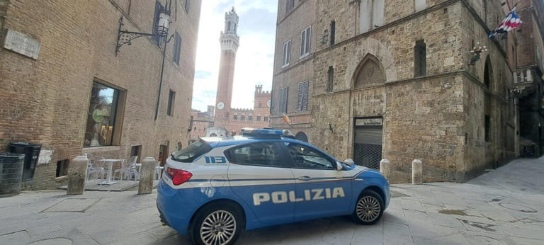 Si spruzzano negli occhi lo spray al peperoncino mentre tentano la ... Si spruzzano negli occhi lo spray al peperoncino mentre tentano la ...